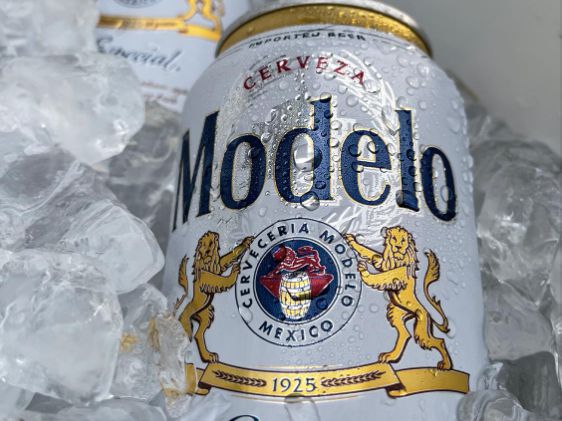 Modelo Summer Sweepstakes
