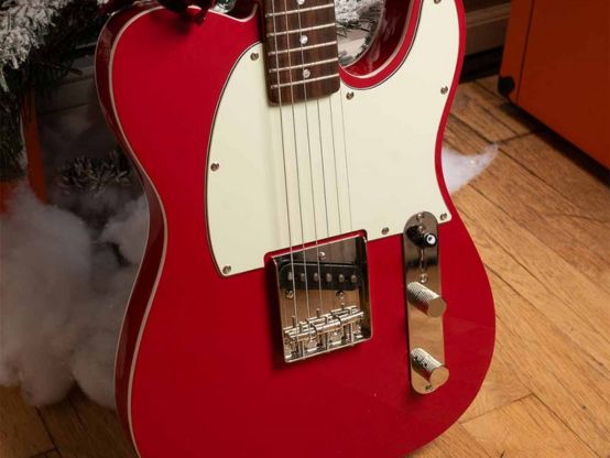 Chicago Music Exchange Squier Classic Vibe ‘60s Dakota Red Custom ...