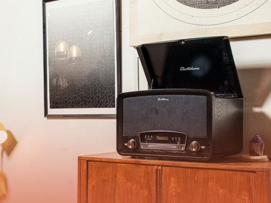 Electrohome Kingston 7-in-1 Vinyl Record Player Giveaway